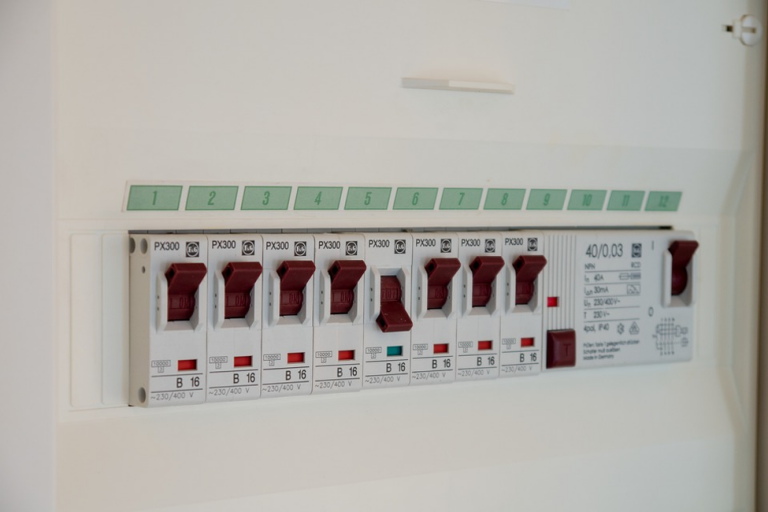 How to Identify and Fix a Faulty Fuse - OTBVA